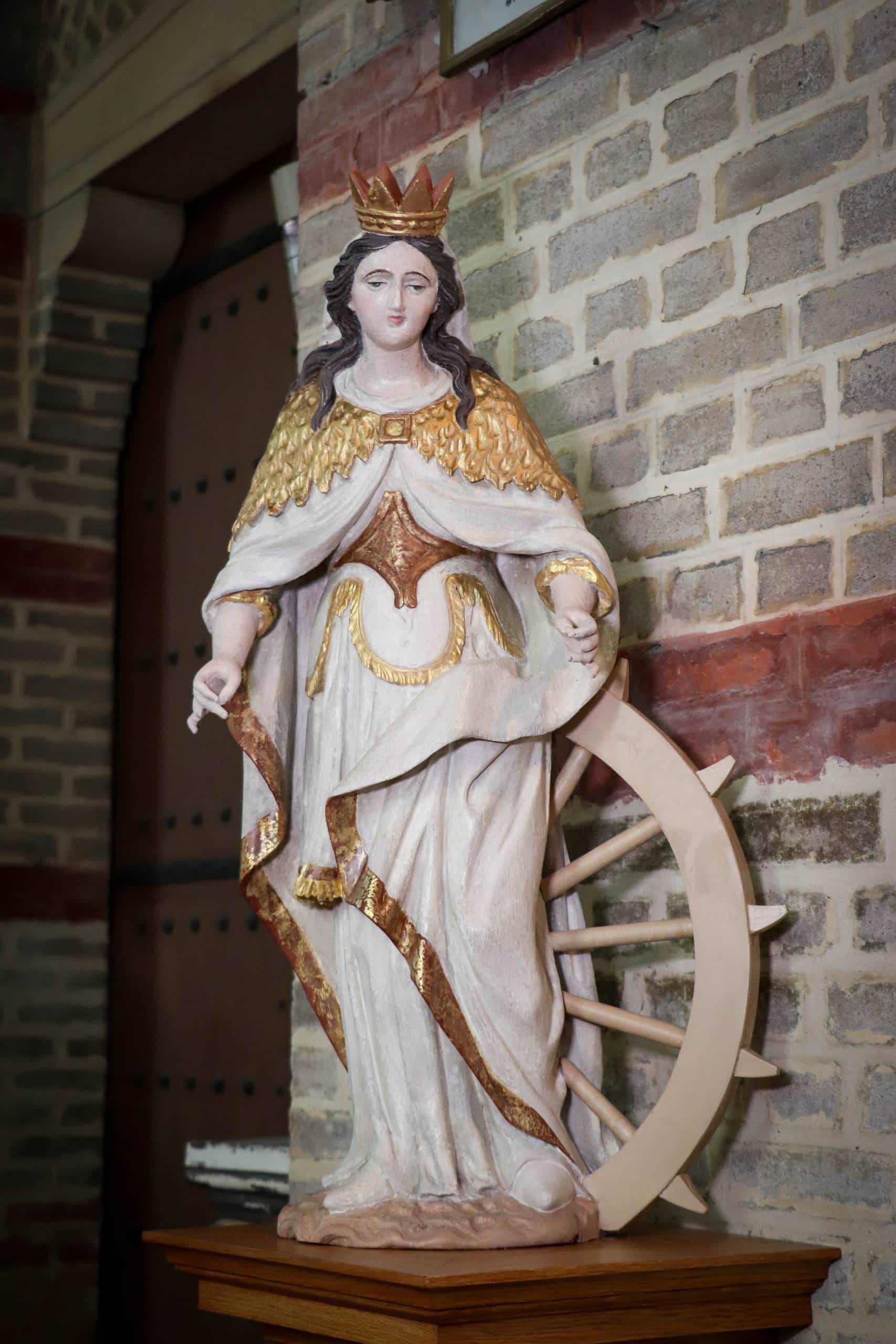 À Cardonnette, les lycéens découvrent la statue de sainte Catherine ...